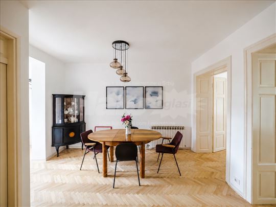 Vračar, salonac 80m2, II sprat, renoviran