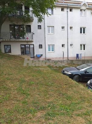 Namestena garsonjera u Mirijevu,Calije