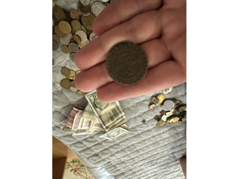 Stari satovi, broševi, kovanice, papirne novčanice,bedž