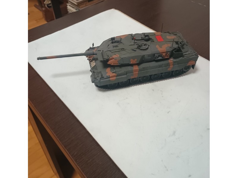 Gotova maketa tenka German Leopard razmera 1:35