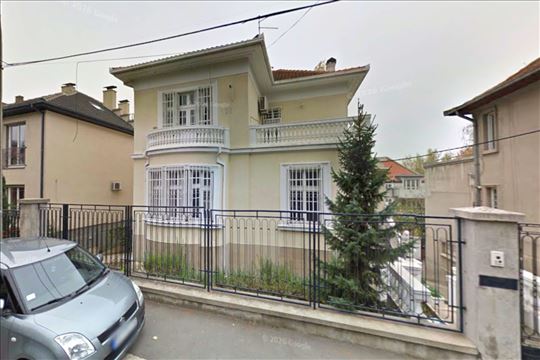 Porodična vila sa dvorištem