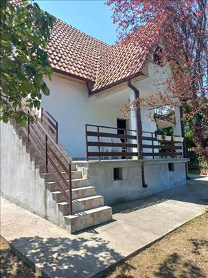 Barajevo-Baćevac 130m2, PR+I, uknjiženo, 6,85 ari