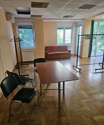 Kancelarijski prostor 166m2 na 1 spratu