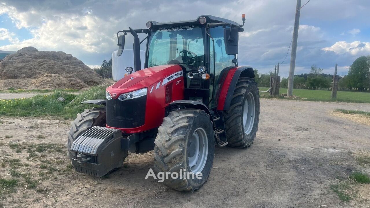 Prodaje se Massey Ferguson MF 5711 4X4 traktor točkaš na aukciji