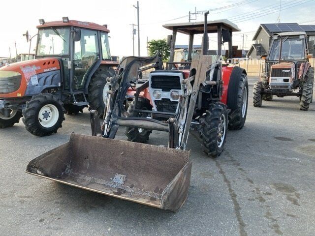 Massey Ferguson TRACTOR(Massey Ferguson) traktor točkaš