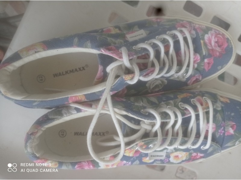 PATIKE WALKMAXX VEL. 42 DVA PARA