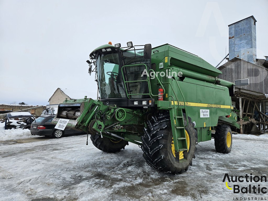 Prodaje se John Deere 2266 kombajn za žito na aukciji