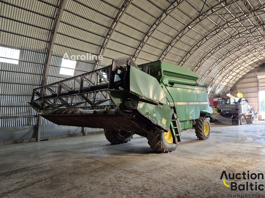 Prodaje se John Deere 2058 kombajn za žito na aukciji