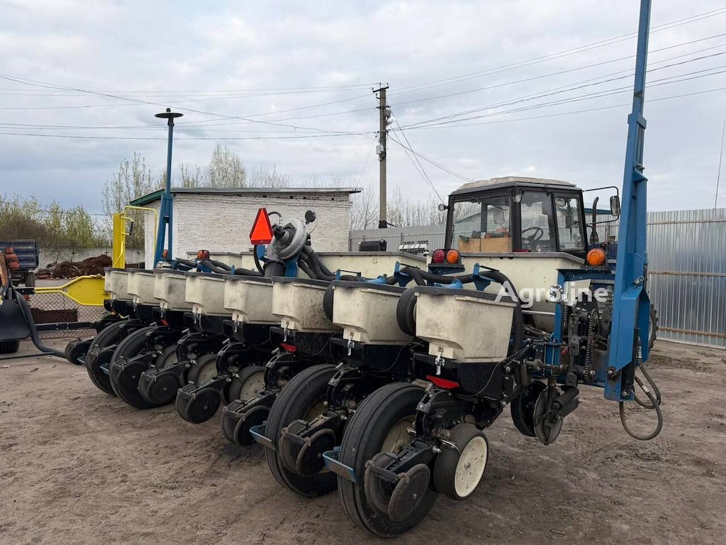 Kinze 3000 pneumatska precizna sejalica