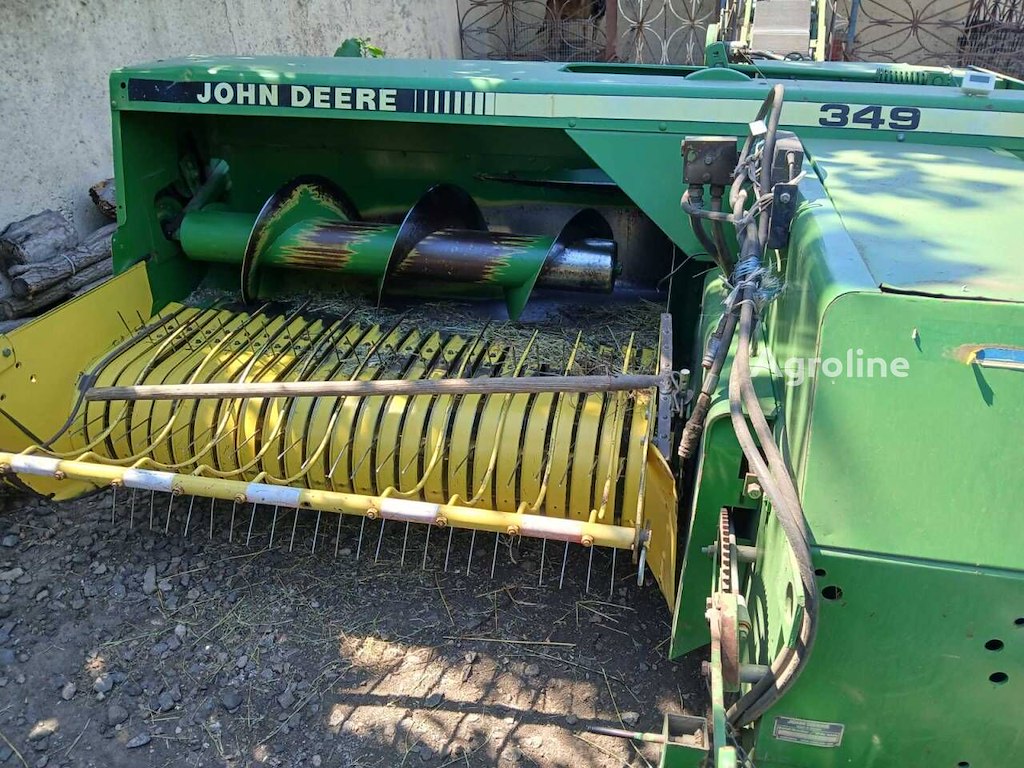 John Deere 349 balirka za četvrtaste bale