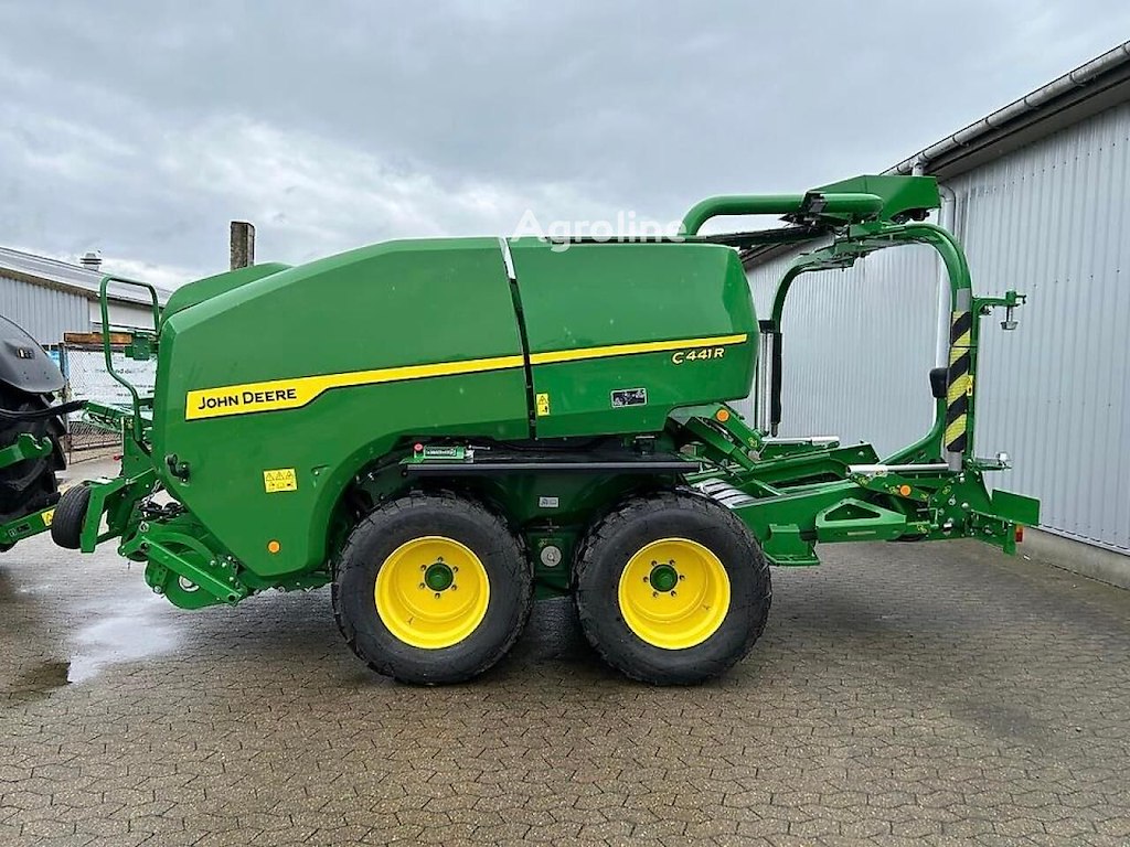 John Deere C441R balirka za okrugle bale