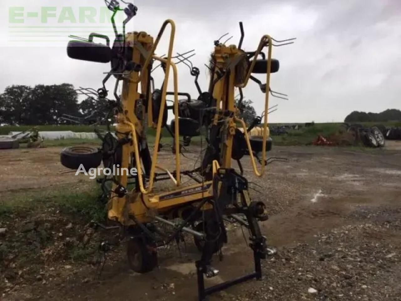 New Holland 3m prevrtač sena