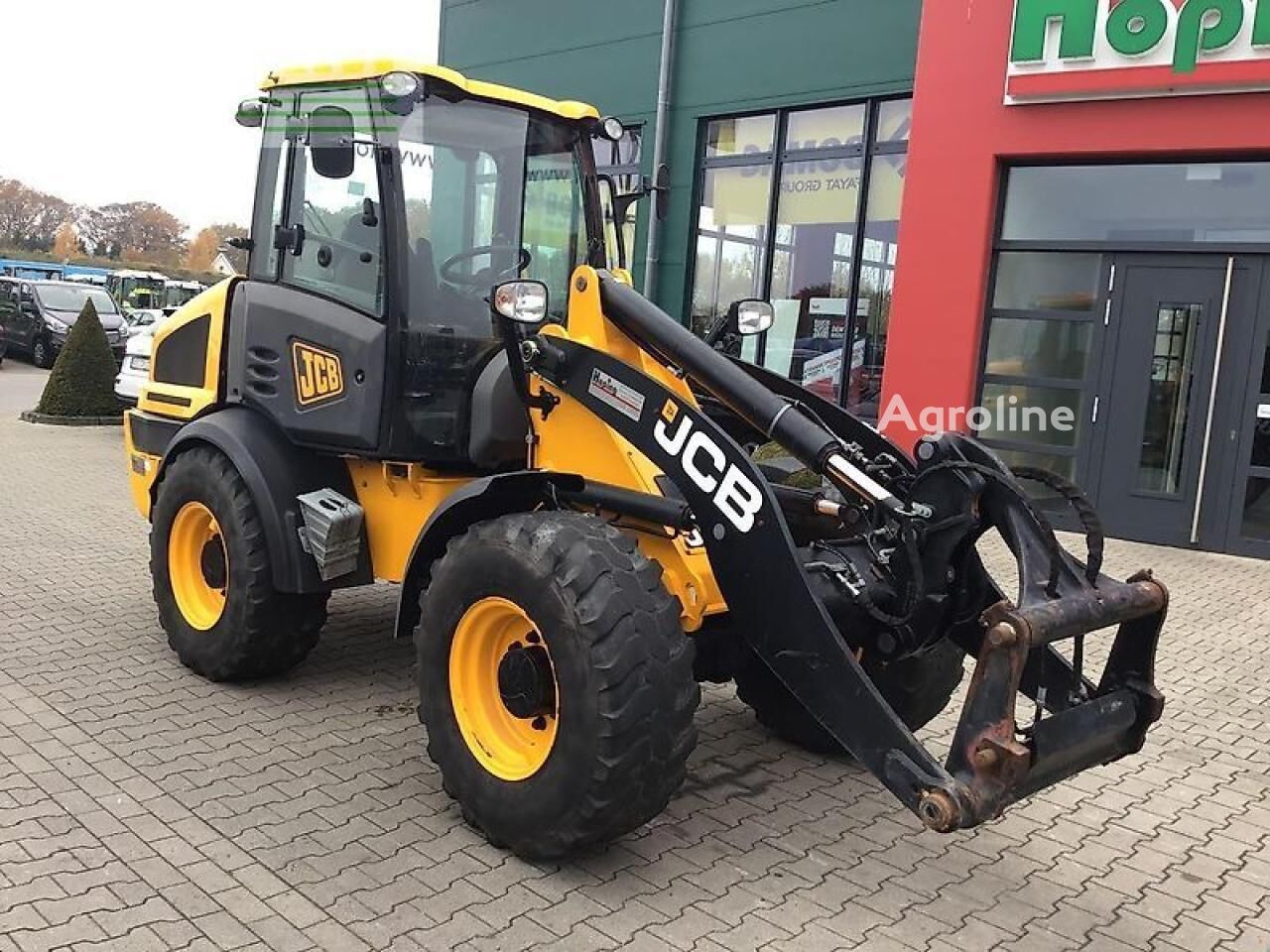 JCB 409 poljoprivredni utovarivač