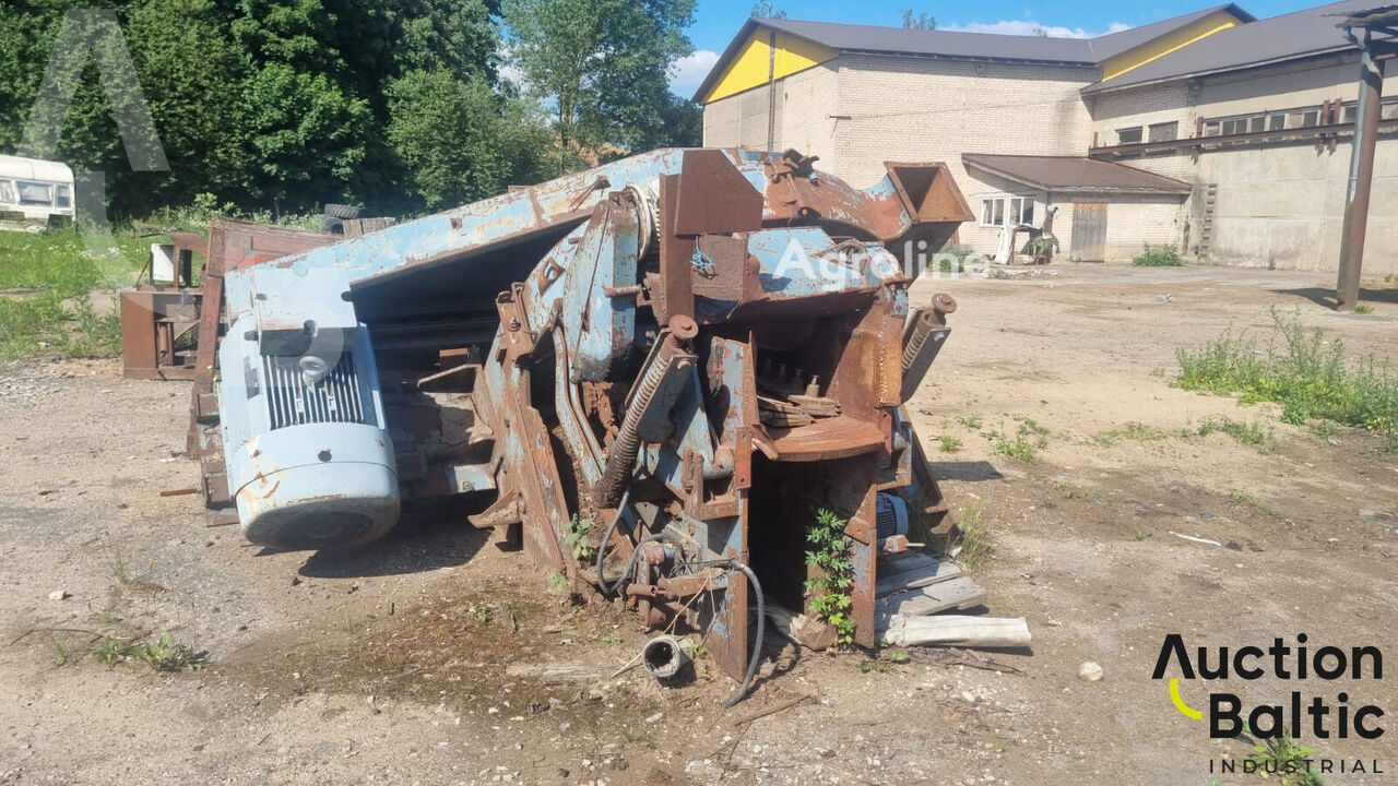 Prodaje se Bruks 1701 M drobilicu za drvo na aukciji