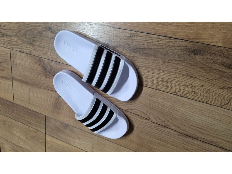 Adidas papuče broj 37 nove