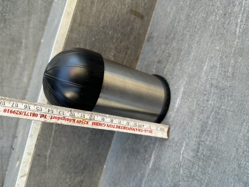Metal plastična posuda s poklopcem