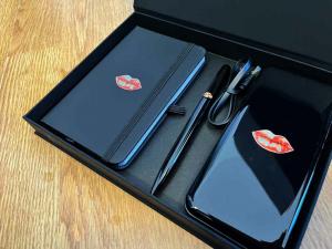 Gift set USNE rokovnik + olovka + power bank