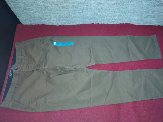 Nove muške pantalone