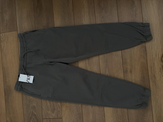 Zara muške pantalone NOVO