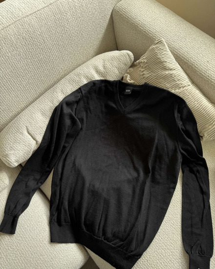 HUGO BOSS crni džemper L
