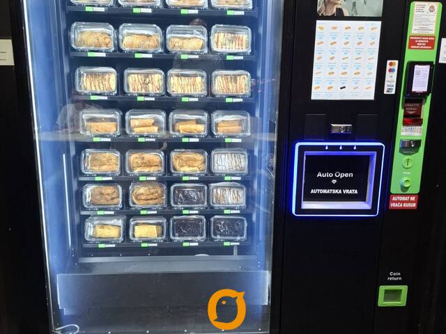 Prodajem vending mašinu TCN za prodaju raznih proizvoda, dimenzije 170 x 195 x 100