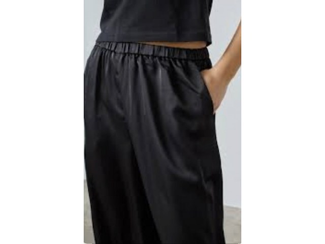 ONLY crne satenske pantalone širokih nogavica - Vel. L