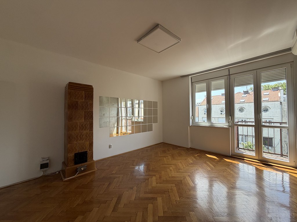 Adaptibilan stan sa dve terase na Dorćolu 68m2