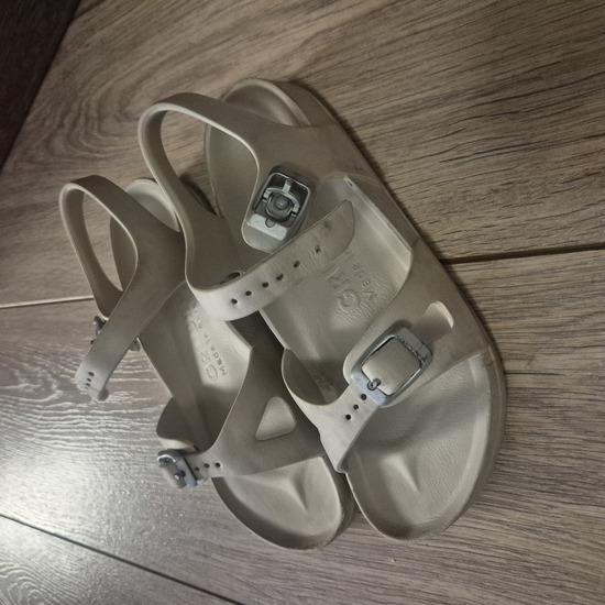 Grubin sandale 33