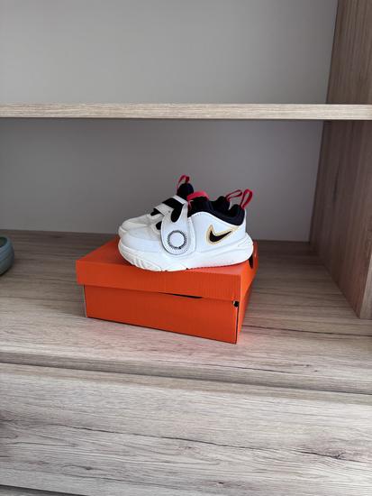 Decije T.Hustle Nike patike