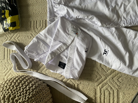 Kimono DOBOK TAEKWONDO KOMPLET TUSAH