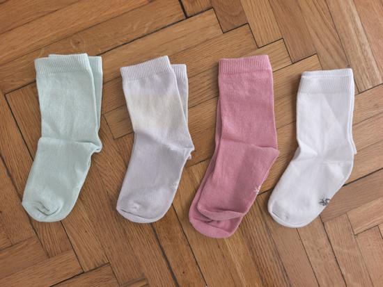Benetton carape devojcice novo