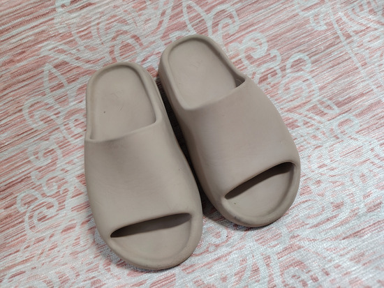 ADIDAS yeezy slide papuce 36/22, 5