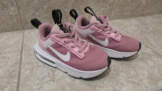 Nike Air Max INTRLK Lite pink