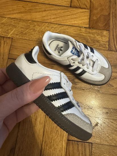 Patike Adidas Samba i Court za devojčice