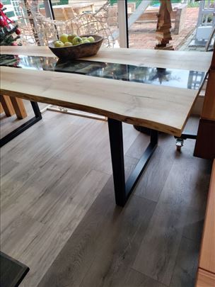 Epoxy sto 90×203 orah/ live edge exponat