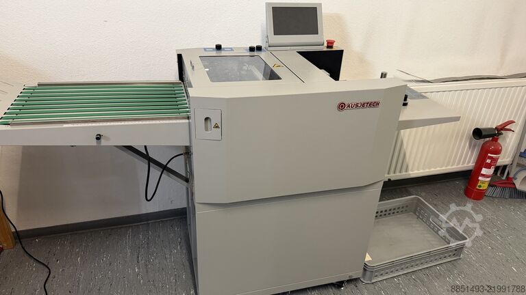 Mašina za sečenje kartica / multifinišer
DMS Digital Kartenschneider Serie 3 + lange Ablage