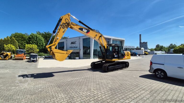 Guseničarski bager
Caterpillar 330D2 L - Excavator - 3 Buckets