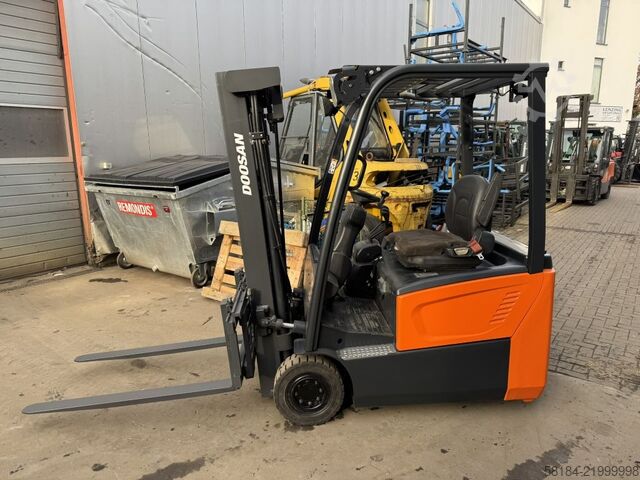 Električni viljuškar za 3 točka
Doosan B15T-7
