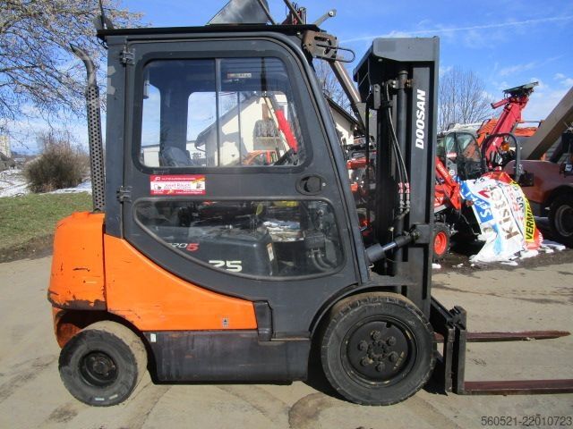 Dizel viljuškari
Doosan D25S-5 - Triplex-FH 4,8m + Seitenschieber