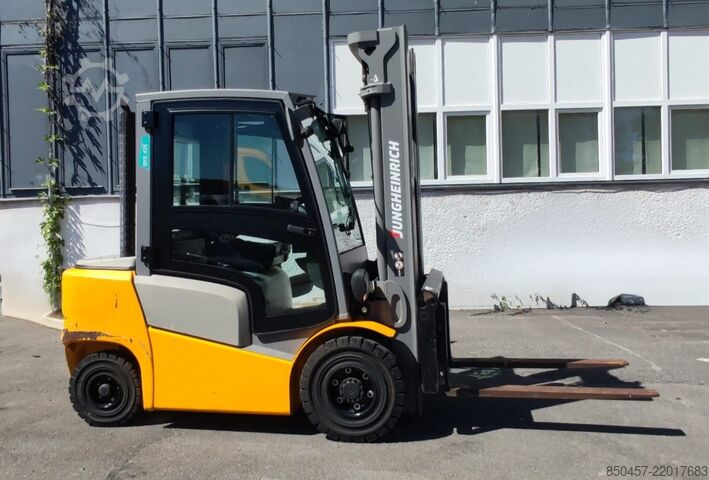 Dizel viljuškari
Jungheinrich DFG425 5.5m/ 610mh/ 4v
