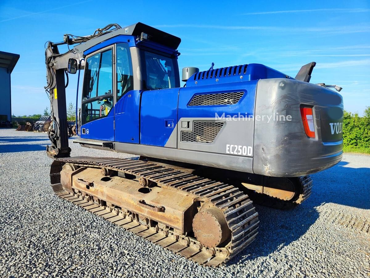 Volvo EC220DL bager guseničar