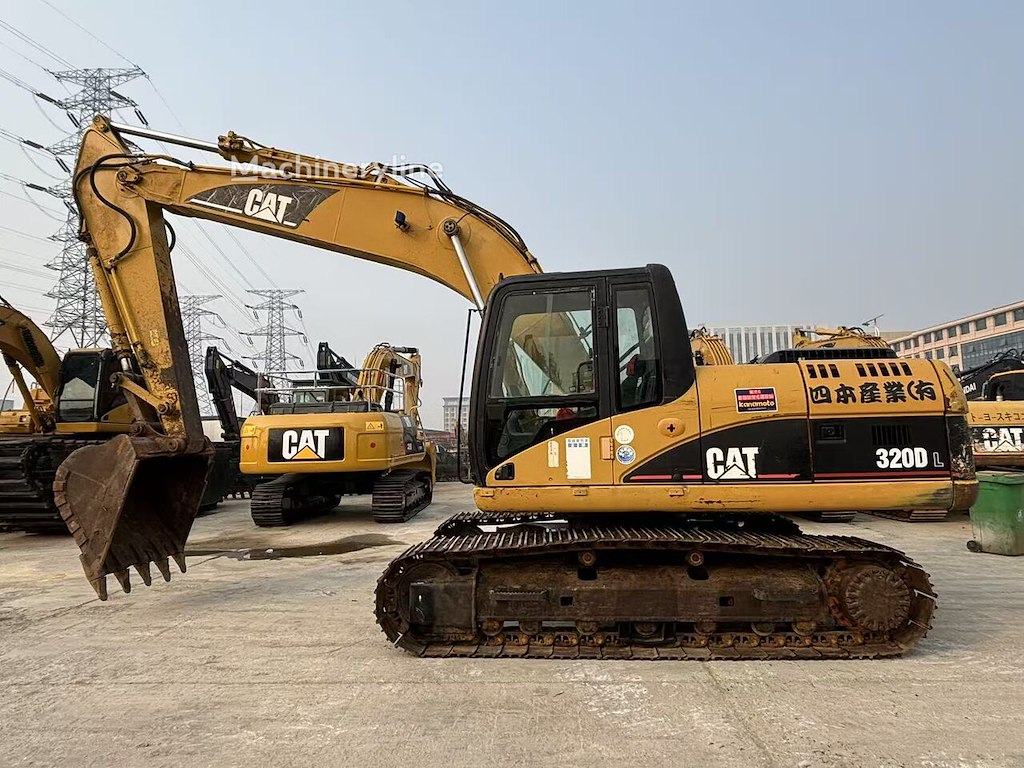 Caterpillar 320DL bager guseničar