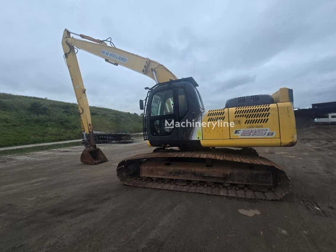 Novi New Holland E215B bager guseničar