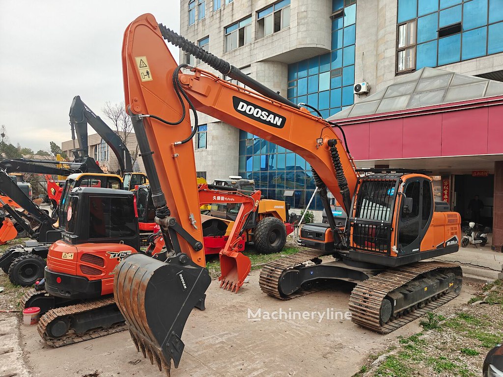 Doosan DX225LCA bager guseničar