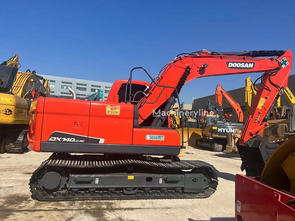 Doosan DX140 bager guseničar