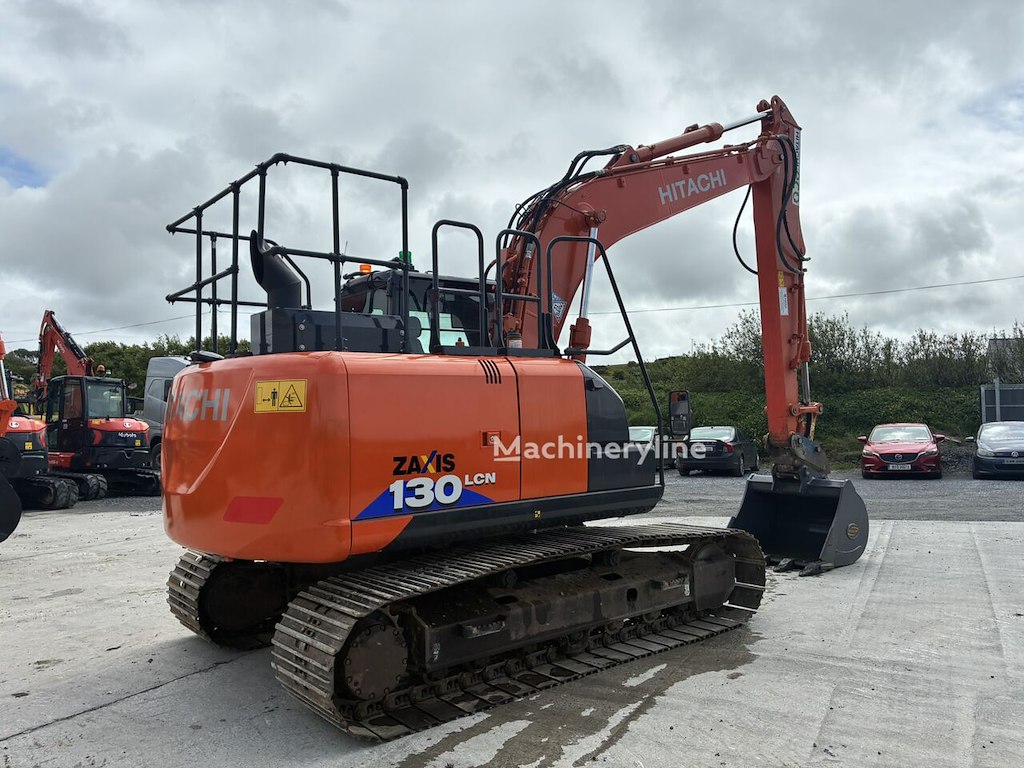 Hitachi ZX130-6 bager guseničar