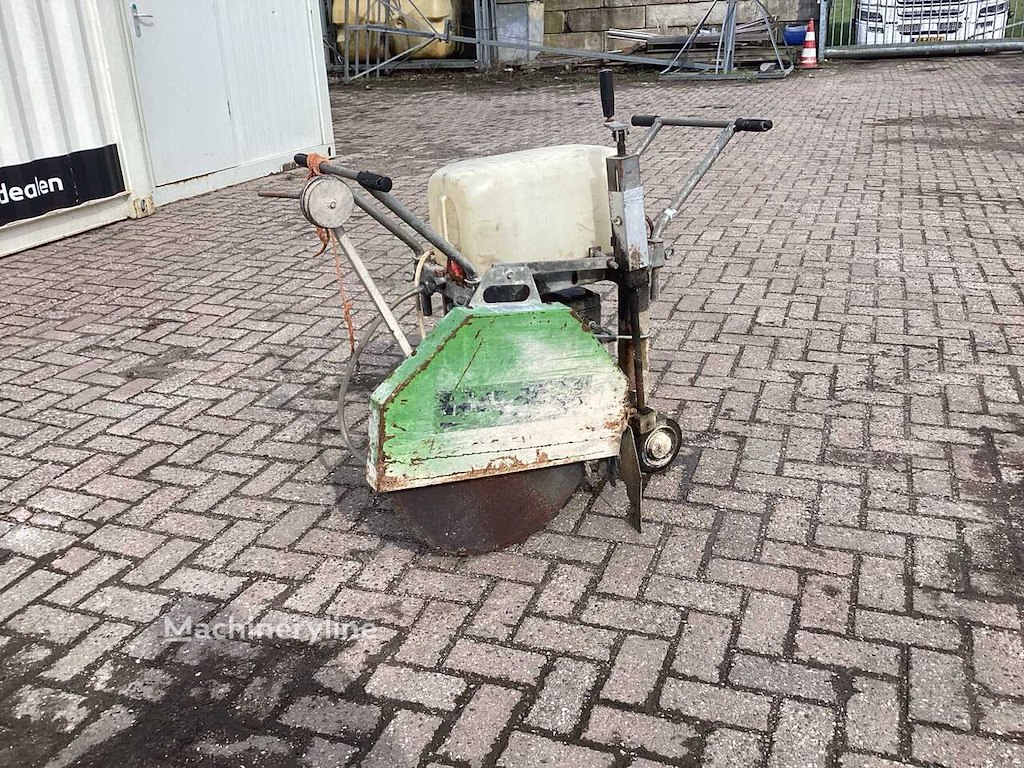 Prodaje se Ussmax FS-15 E sekačicu asfalta na aukciji