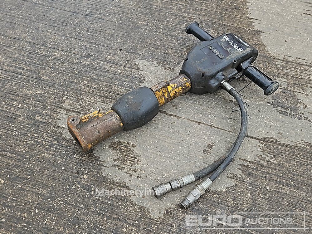 Prodaje se JCB pneumatski čekić na aukciji