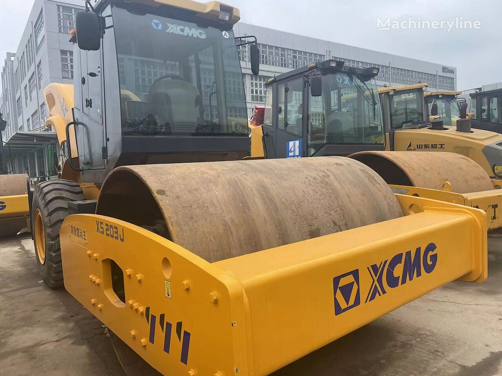 XCMG XS203J kompaktor s jednim valjkom