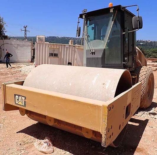 Caterpillar CS64B kompaktor s jednim valjkom